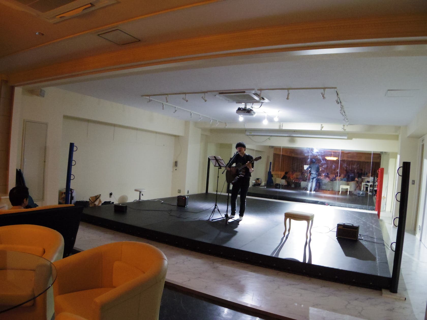 【横浜駅徒歩圏内】60人収容可能なレンタルスペースでオリジナルパーティーを開催しませんか！？の写真12