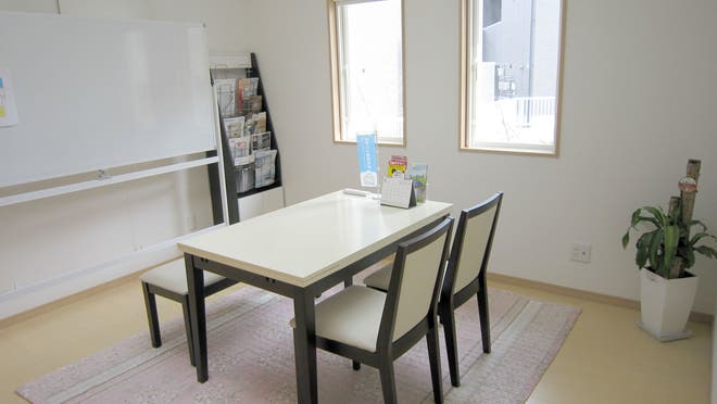 【千早駅徒歩3分】C☆一軒家☆スタッフ常駐で安心♡除菌・消毒徹底⭐️無料⭐️℗1台・WiFi 会議・研修・少人数の各種教室等に!の写真1