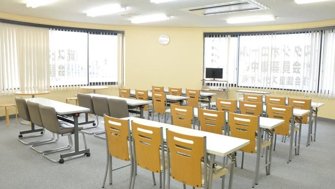 【北浦和】駅チカ便利!窓が多く採光の良い明るい会議室(20~24名)の写真3