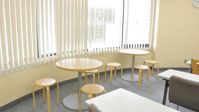 【北浦和】駅チカ便利!窓が多く採光の良い明るい会議室(20~24名)の写真4