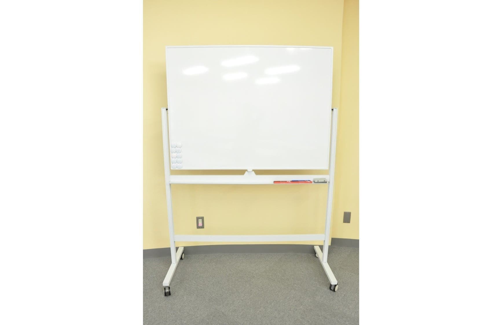 【北浦和】駅チカ便利！窓が多く採光の良い明るい会議室(20～24名)の写真11