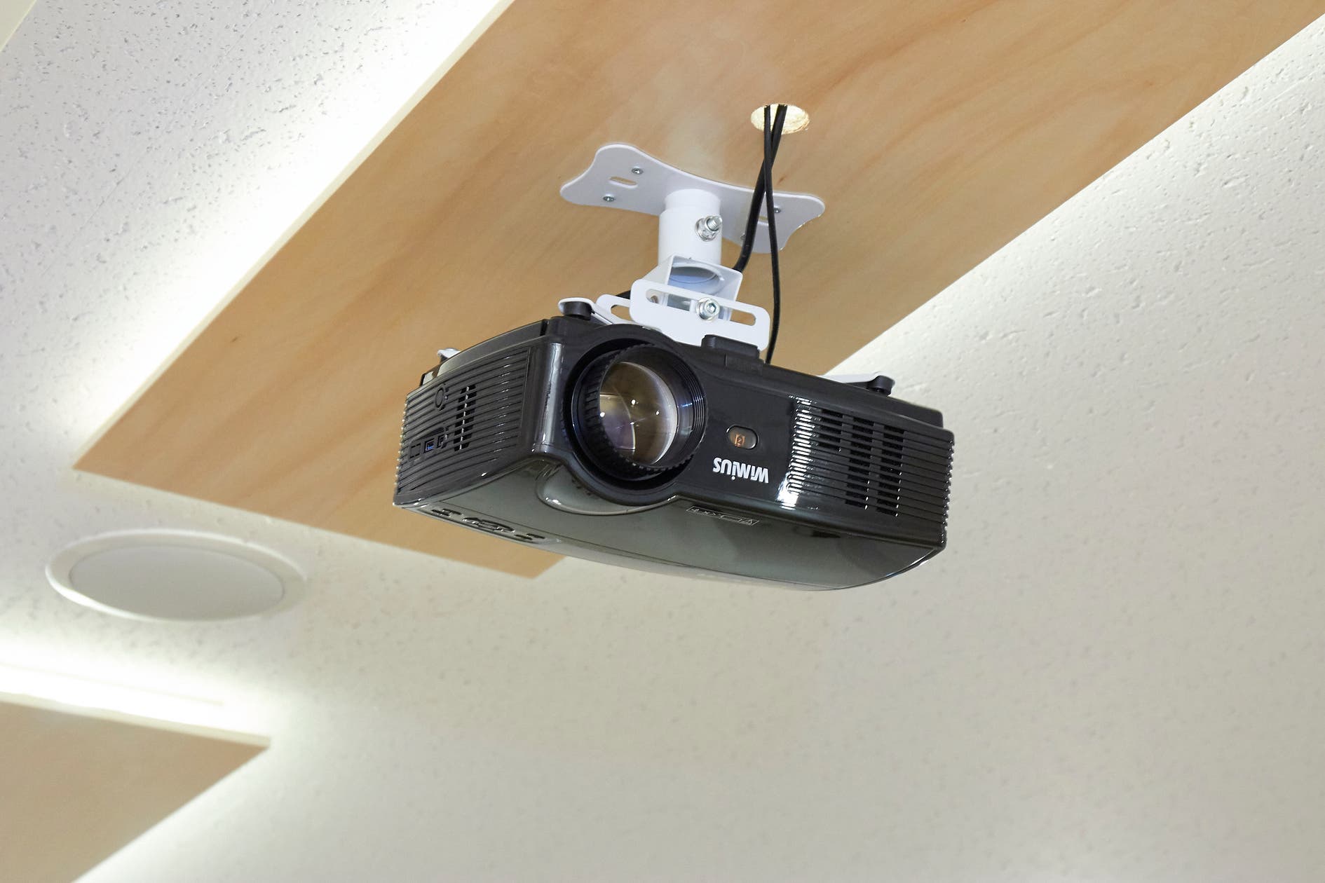 B【 品川駅 5分】オプション料金0円で設備・備品使い放題♪WiFi無料！清掃・消毒で衛生面も安心♥便利な駅近会議室の写真9