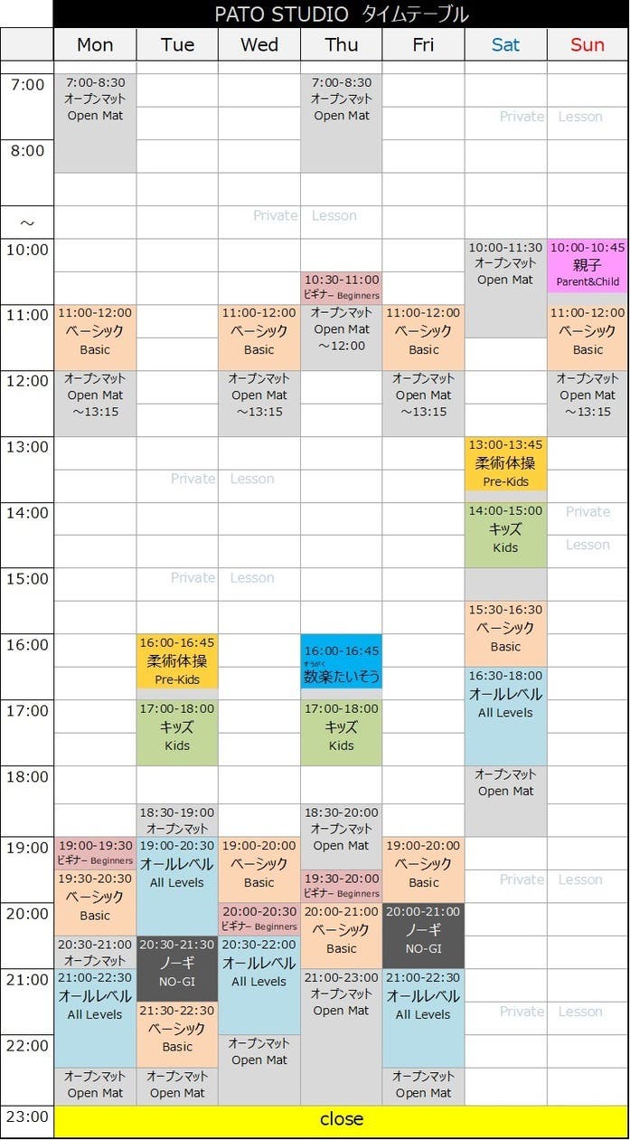 柔らかいマットが敷いてあるほぼ正方形のスタジオ(約55平米)の写真8