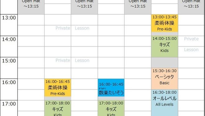 柔らかいマットが敷いてあるほぼ正方形のスタジオ(約55平米)の写真8