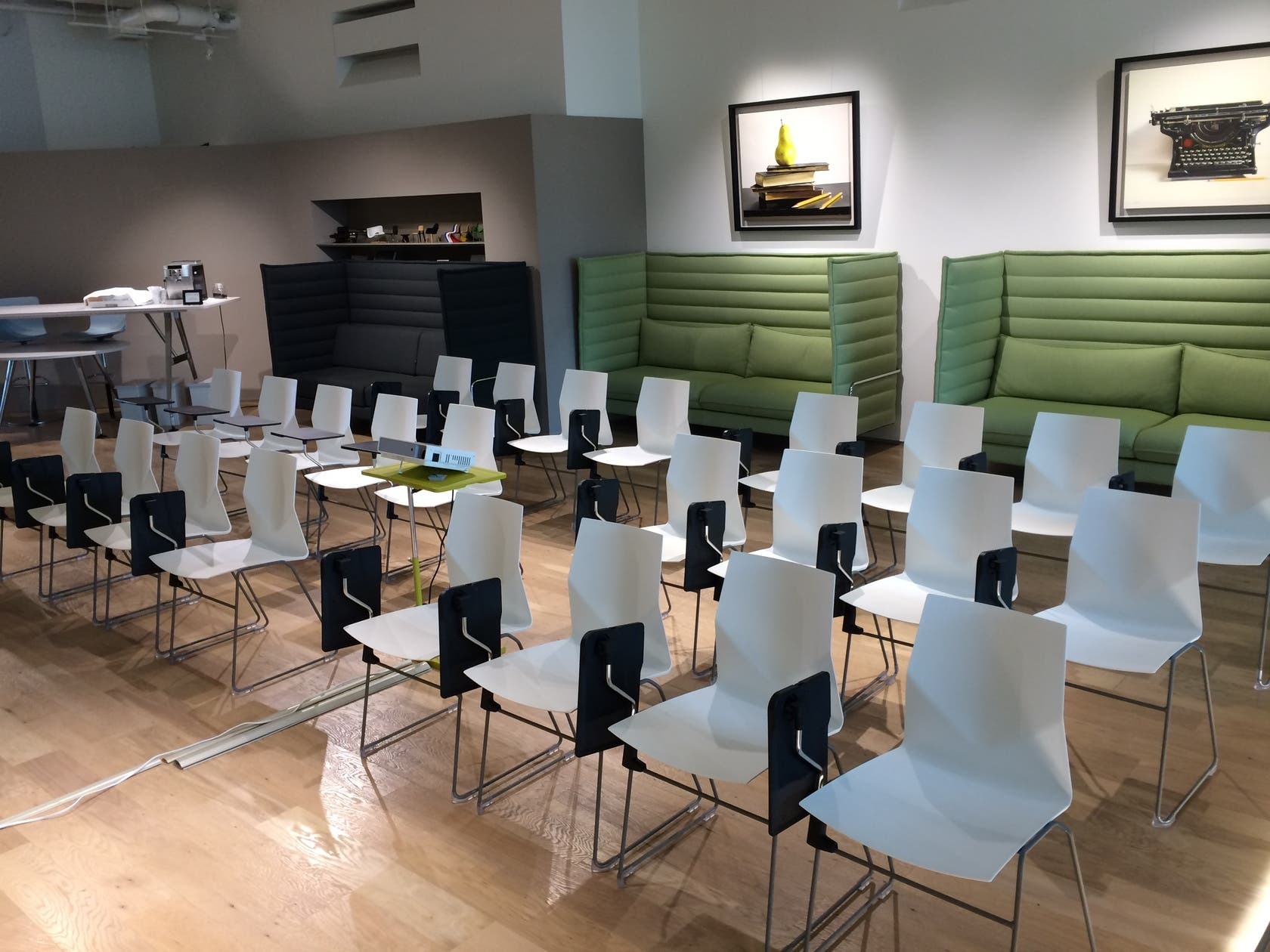 【銀座駅2分】広々とした通気性の良い空間！会議/ミーティング/研修/セミナー/面接/展示会/発表会/撮影などにの写真8