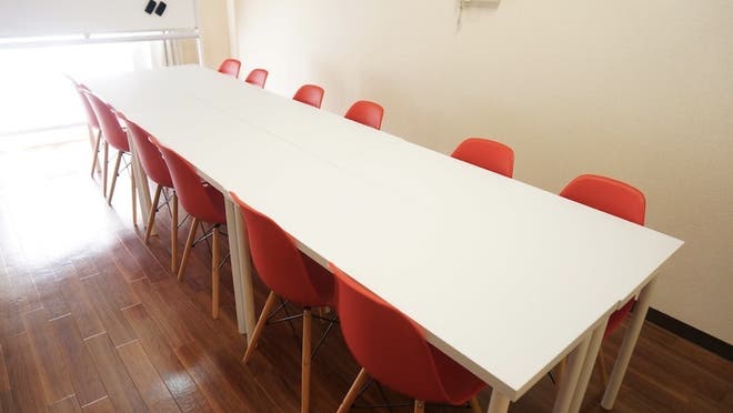 ⭐️光回線導入⭐️<横浜駅東口会議室>14名収容♪横浜駅徒歩7分!会議・テレワークに最適💻プロジェクター/ホワイトボードの写真2