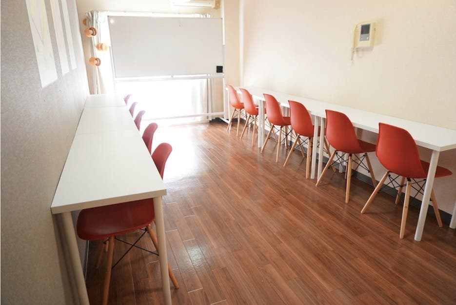 ⭐️光回線導入⭐️＜横浜駅東口会議室＞14名収容♪横浜駅徒歩7分！会議・テレワークに最適💻プロジェクター/ホワイトボードの写真6