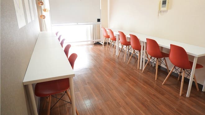 ⭐️光回線導入⭐️<横浜駅東口会議室>14名収容♪横浜駅徒歩7分!会議・テレワークに最適💻プロジェクター/ホワイトボードの写真6