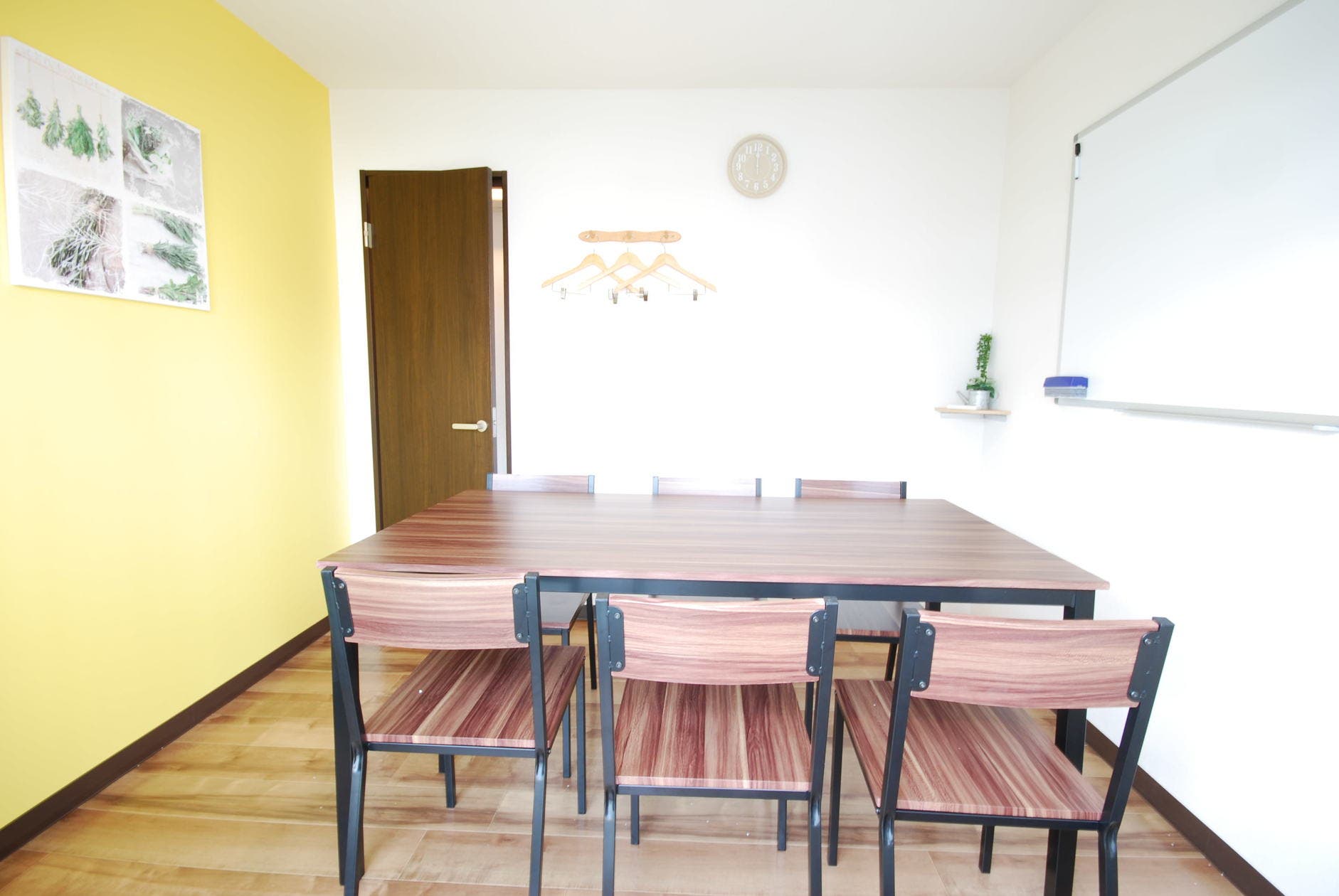 レビュー登録でさらに値下げ！【デルソル Room A】★池袋駅東口徒歩3分★WiFi無料！明るく爽やかなスペース（土足でOK)の写真3