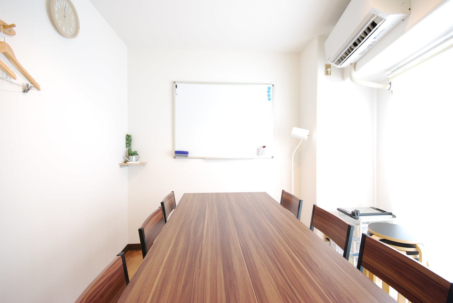 レビュー登録でさらに値下げ！【デルソル Room A】★池袋駅東口徒歩3分★WiFi無料！明るく爽やかなスペース（土足でOK)の写真4