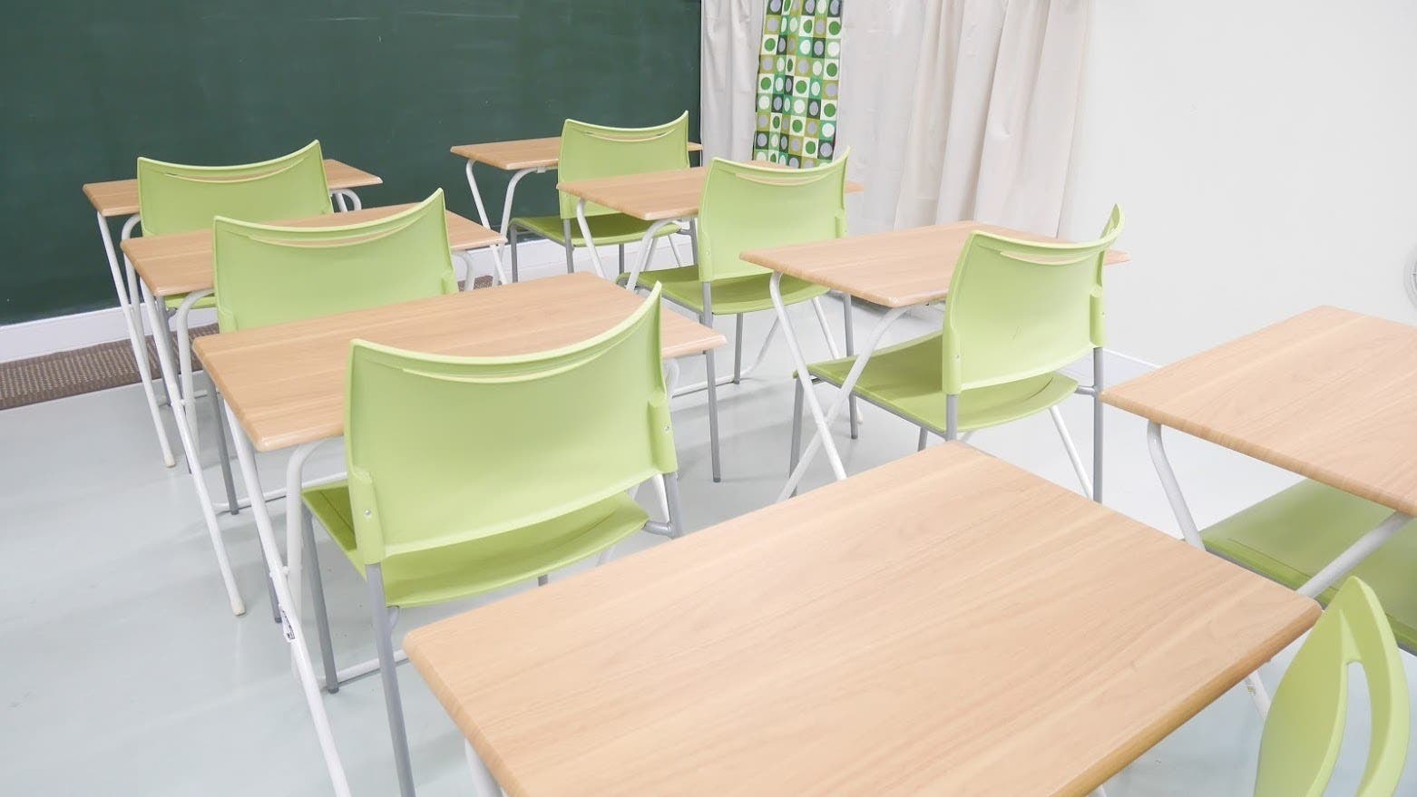 【川口】駅徒歩2分！大きな黒板が便利★小規模セミナールーム(8名)の写真5