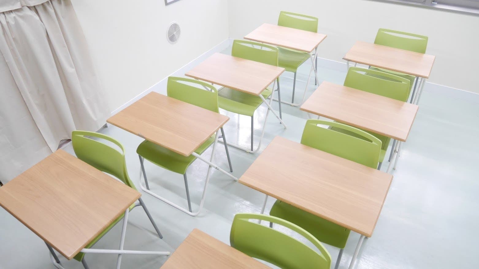 【川口】駅徒歩2分！大きな黒板が便利★小規模セミナールーム(8名)の写真6