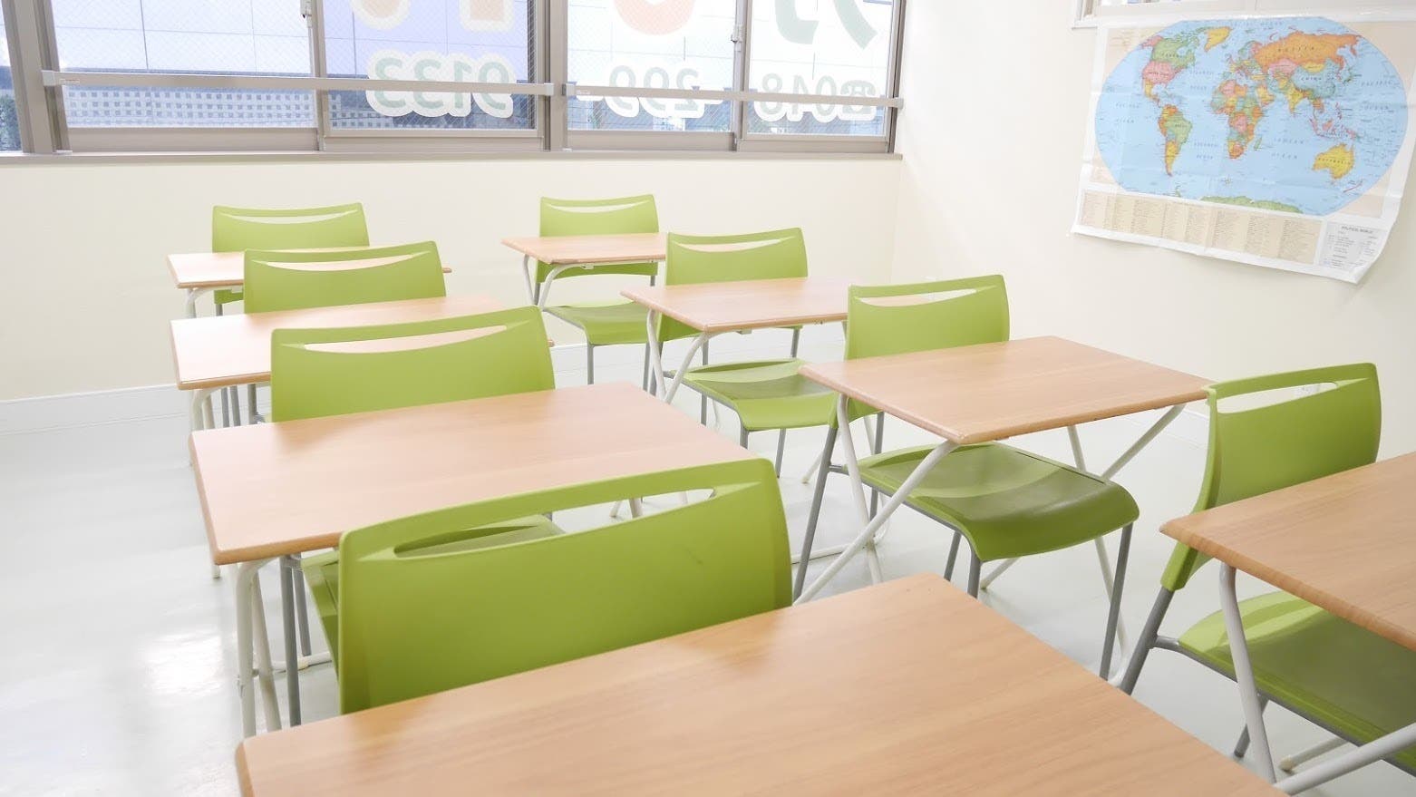 【川口】駅徒歩2分！大きな黒板が便利★小規模セミナールーム(8名)の写真7