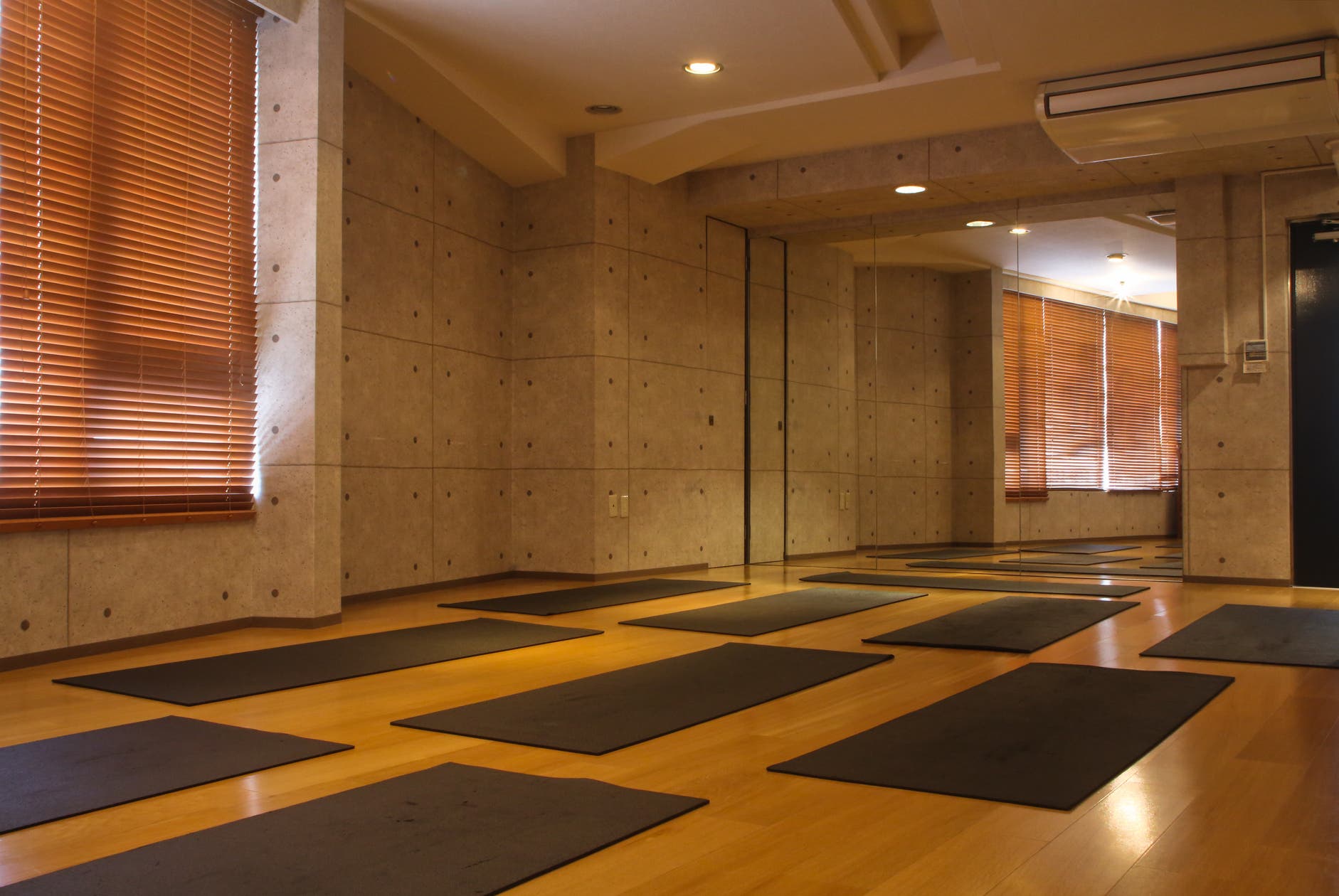 石川町駅から徒歩３分の駅近スタジオ！の写真5