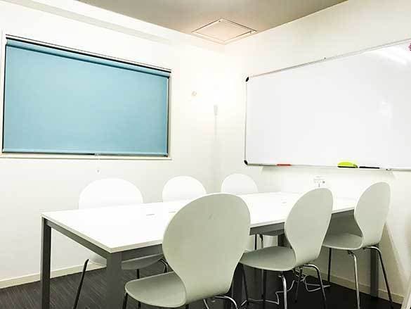 🎊好立地🎊｜🉐期間限定割引中❗｜新宿三丁目駅1分｜新宿駅4分｜WiFi⚡｜完全個室👍｜👞土足OK｜24h🈺の写真1