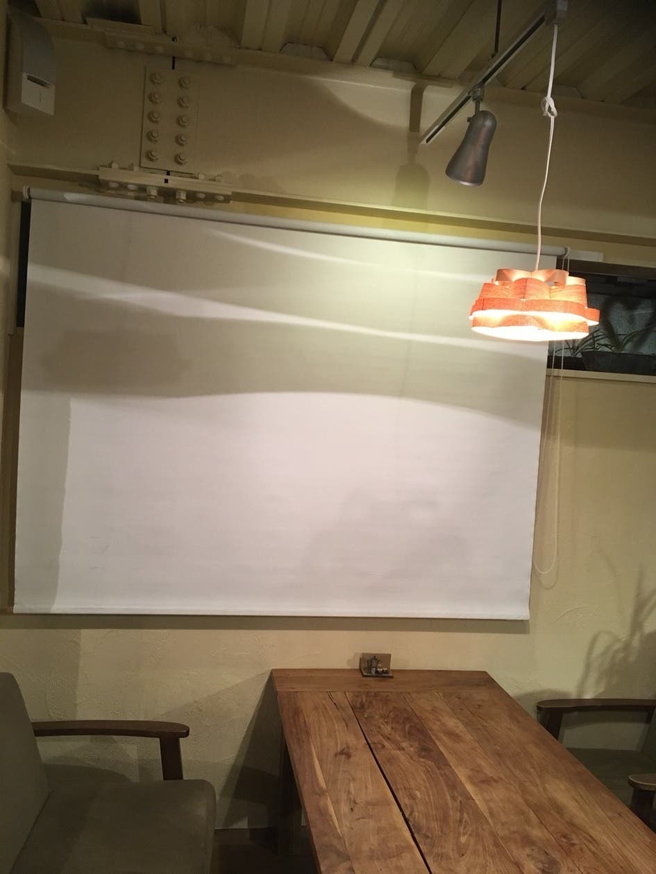 イベント、ライブ、宴会に映画鑑賞会など幅広く使える二階建ての広々カフェスペース🌸　無料駐車場も完備！の写真5