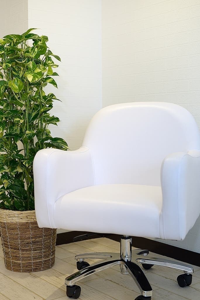 【横浜駅徒歩3分】ネイル専用レンタルサロン「モンレーブ Aブース」卓上ライト・LED &amp; UVライト完備！（貸切ではありません）の写真7