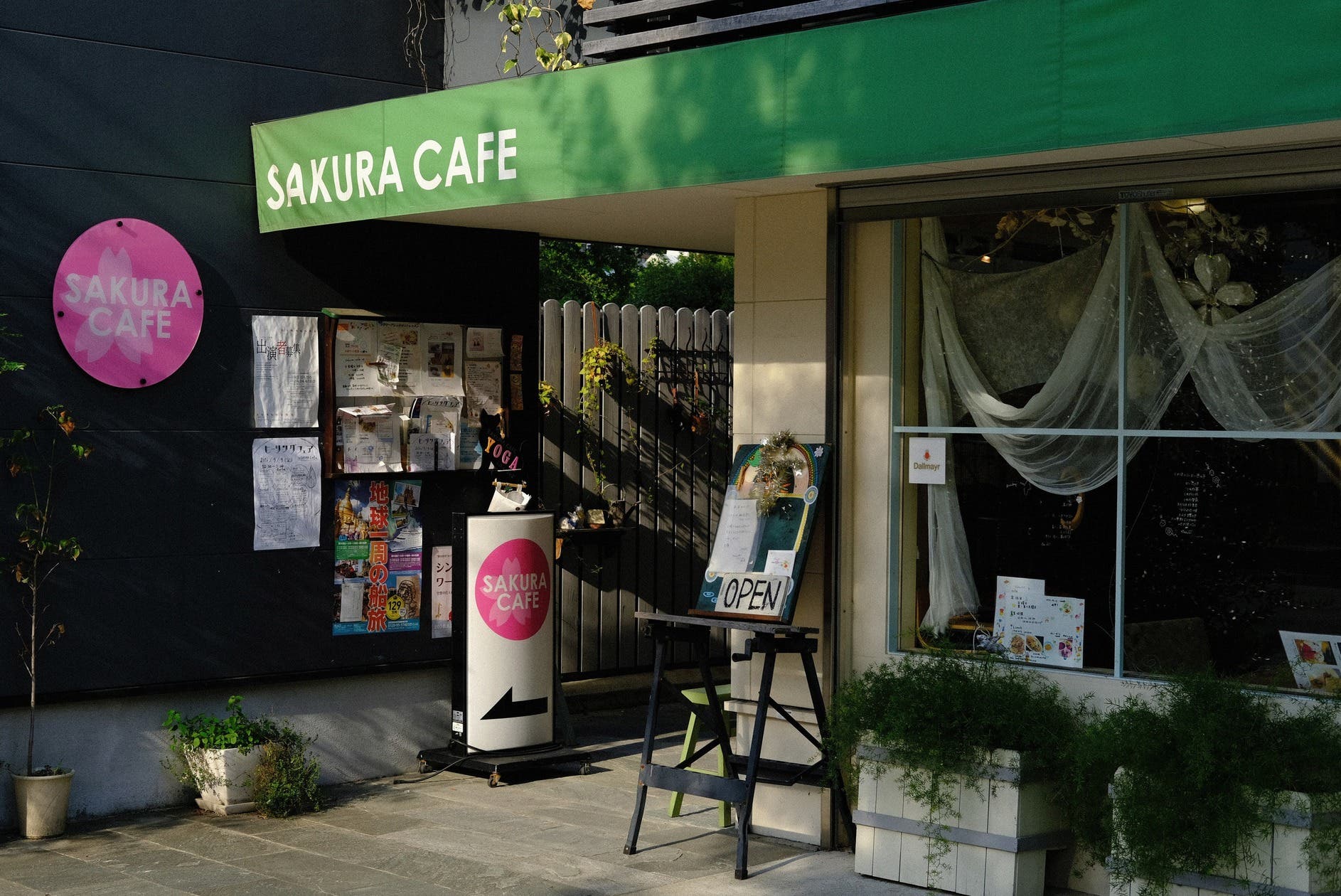 イベント、ライブ、宴会に映画鑑賞会など幅広く使える二階建ての広々カフェスペース🌸　無料駐車場も完備！の写真11