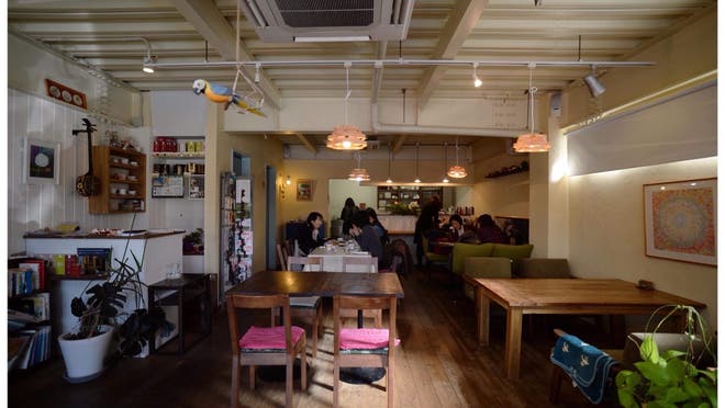 イベント、ライブ、宴会に映画鑑賞会など幅広く使える二階建ての広々カフェスペース🌸 無料駐車場も完備!の写真3