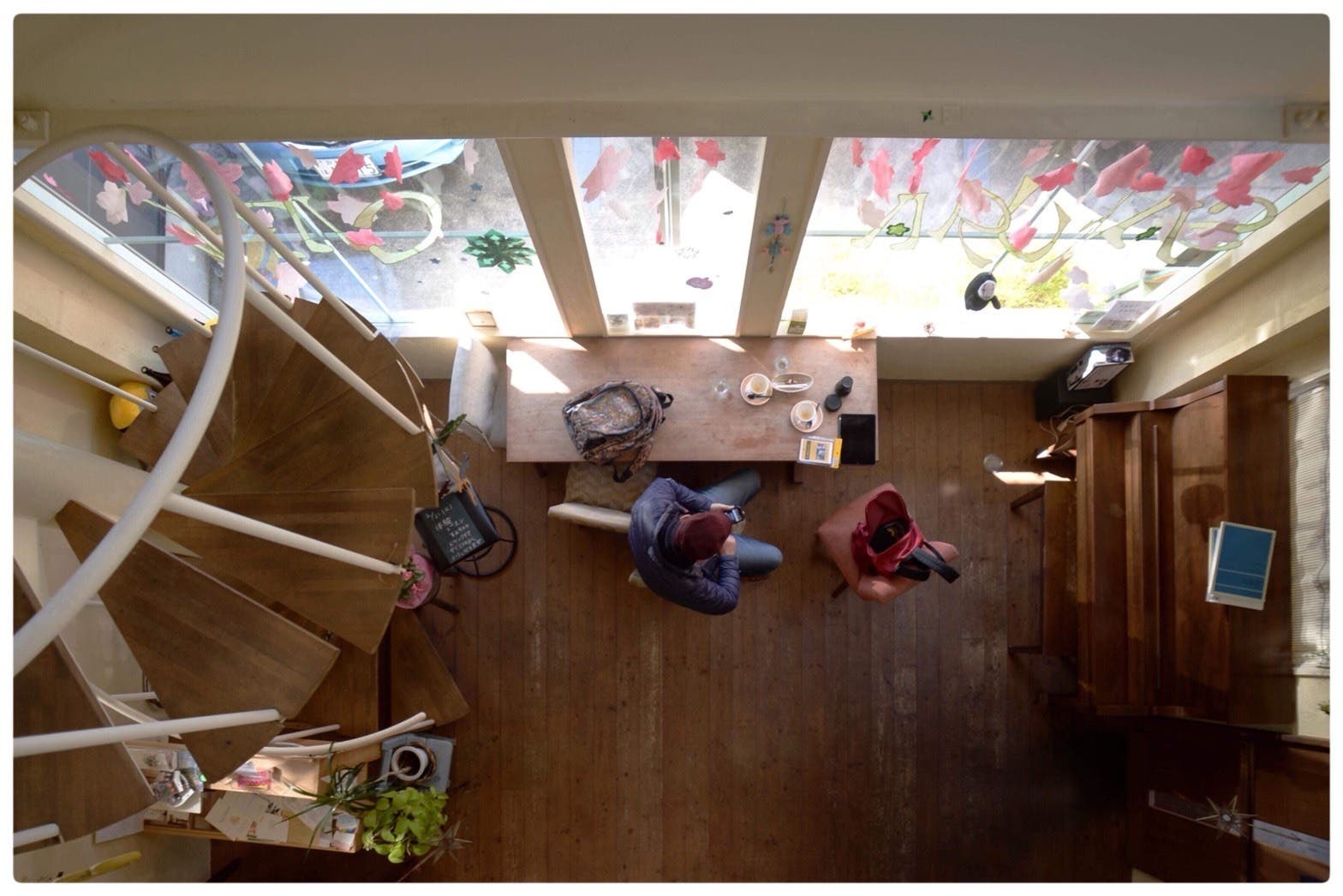 イベント、ライブ、宴会に映画鑑賞会など幅広く使える二階建ての広々カフェスペース🌸　無料駐車場も完備！の写真8