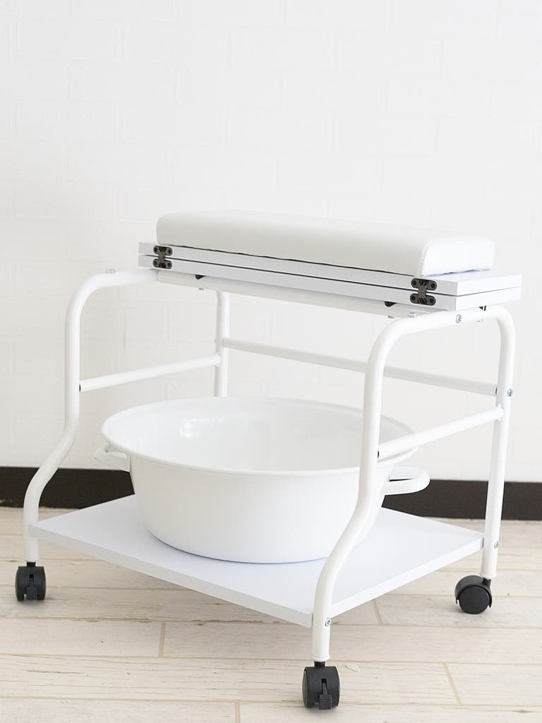 【横浜駅徒歩3分】ネイル専用レンタルサロン「モンレーブ Bブース」卓上ライト・LED &amp; UVライト完備！（貸切ではありません）の写真12