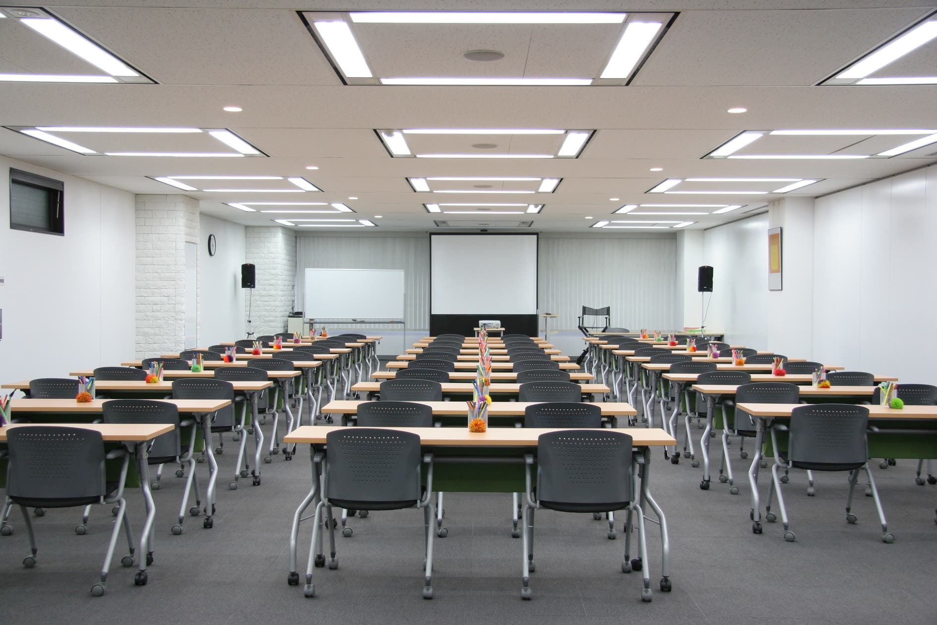 【神田カンファレンス・ルーム】セミナールーム１、神田で安価／199㎡(30-70名)／懇親会ミーティングの写真5