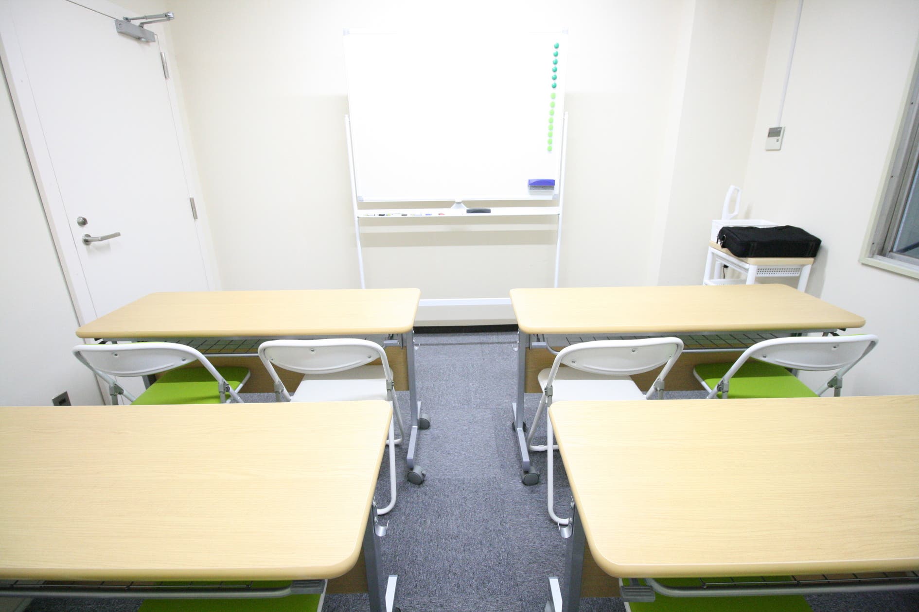 【業務用エアコンですぐ冷える】◆お気軽会議室淀屋橋◆トイレも綺麗/無制限高速wifi/12人収容/御堂筋線本町駅からも近いの写真5