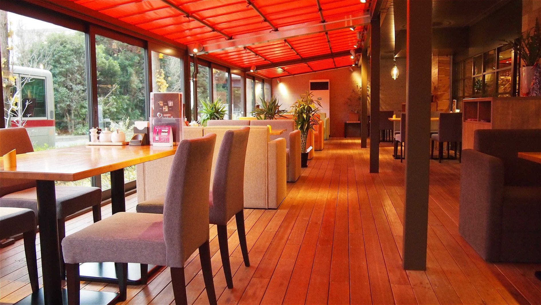 ワークショップ、セミナー、ミーティングに最適！カフェ併設のテラススペースの写真2