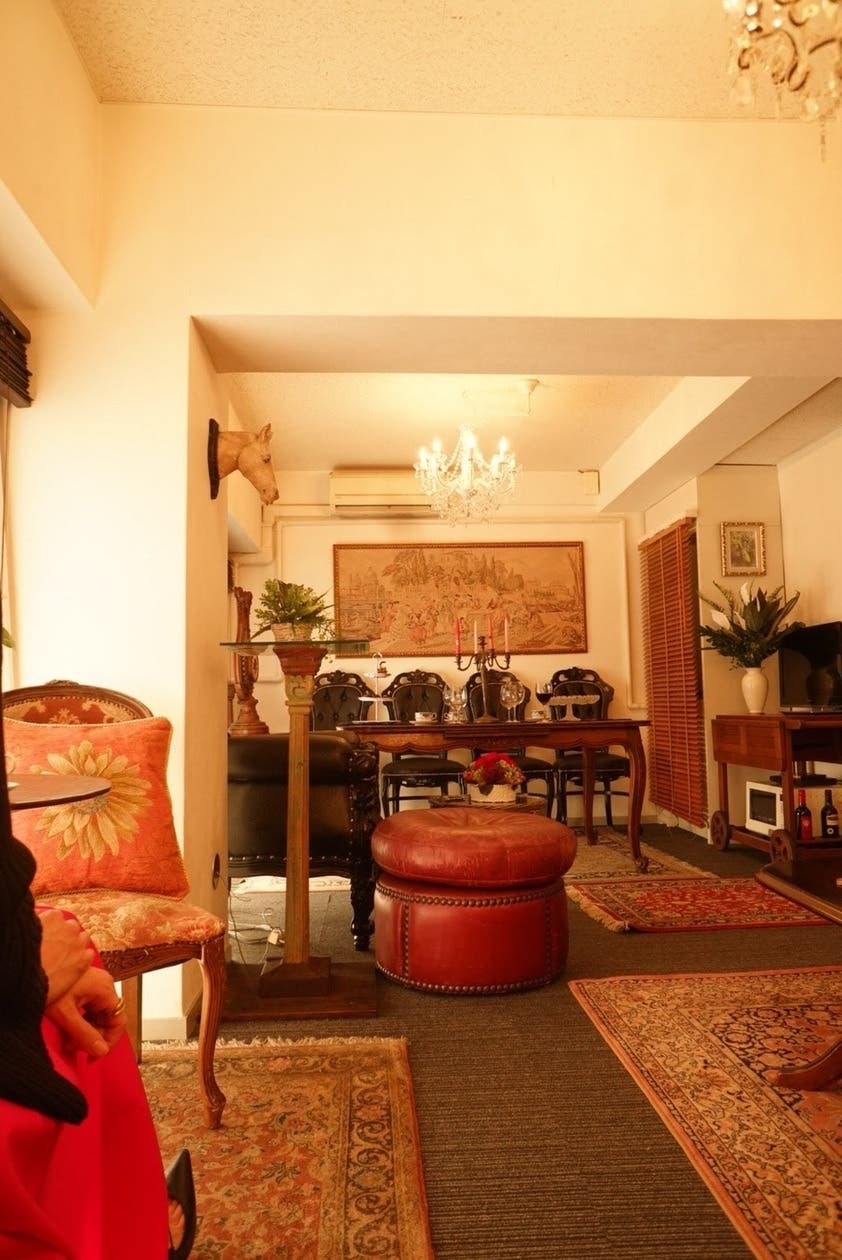 新宿区　四谷　各種撮影、コスプレ撮影、　本物アンティーク家具使用　お1人様から10名様までの写真4