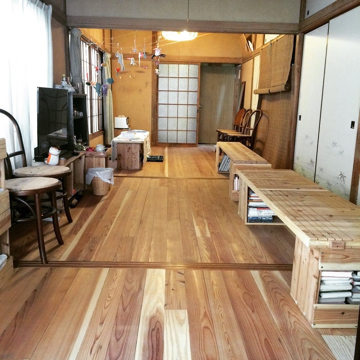 15畳・西荻窪　レンタルスペース　三つ枝商店2F　ゆっくりどう　／　西荻窪　レンタルスペース　無垢フローリング（杉）の写真3