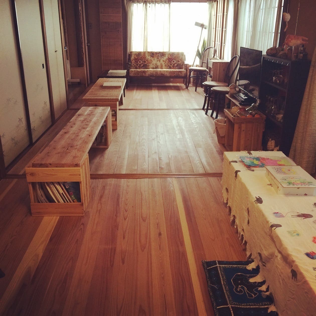 15畳・西荻窪　レンタルスペース　三つ枝商店2F　ゆっくりどう　／　西荻窪　レンタルスペース　無垢フローリング（杉）の写真4
