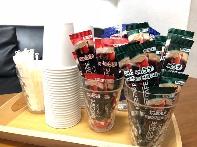 ⭐️Wi-Fi & TVあり⭐️無料ドリンク充実！くつろぎソファスペースの写真8