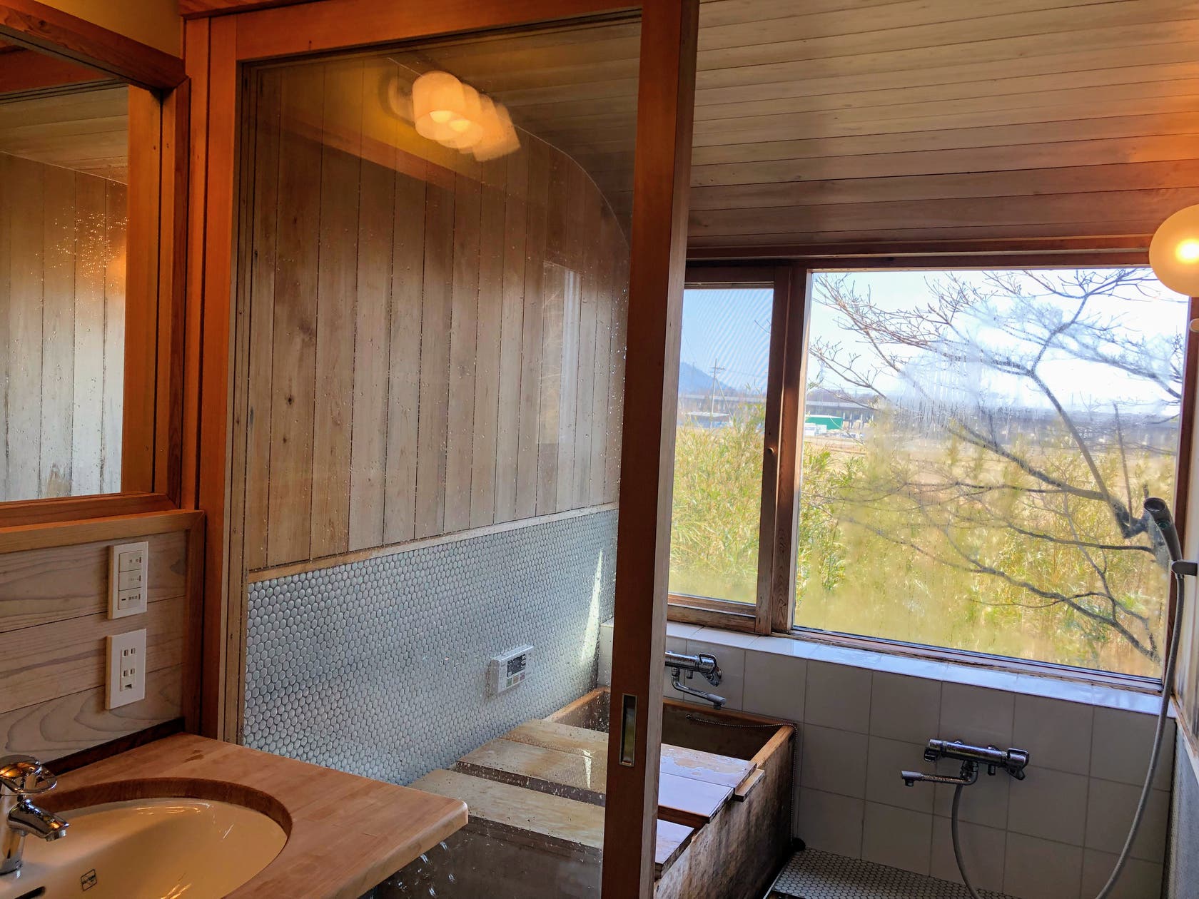 近江舞子、大阪、京都からアクセス抜群！琵琶湖まで徒歩5分、比良山が一望できる森のコテージまるまる貸切の写真7