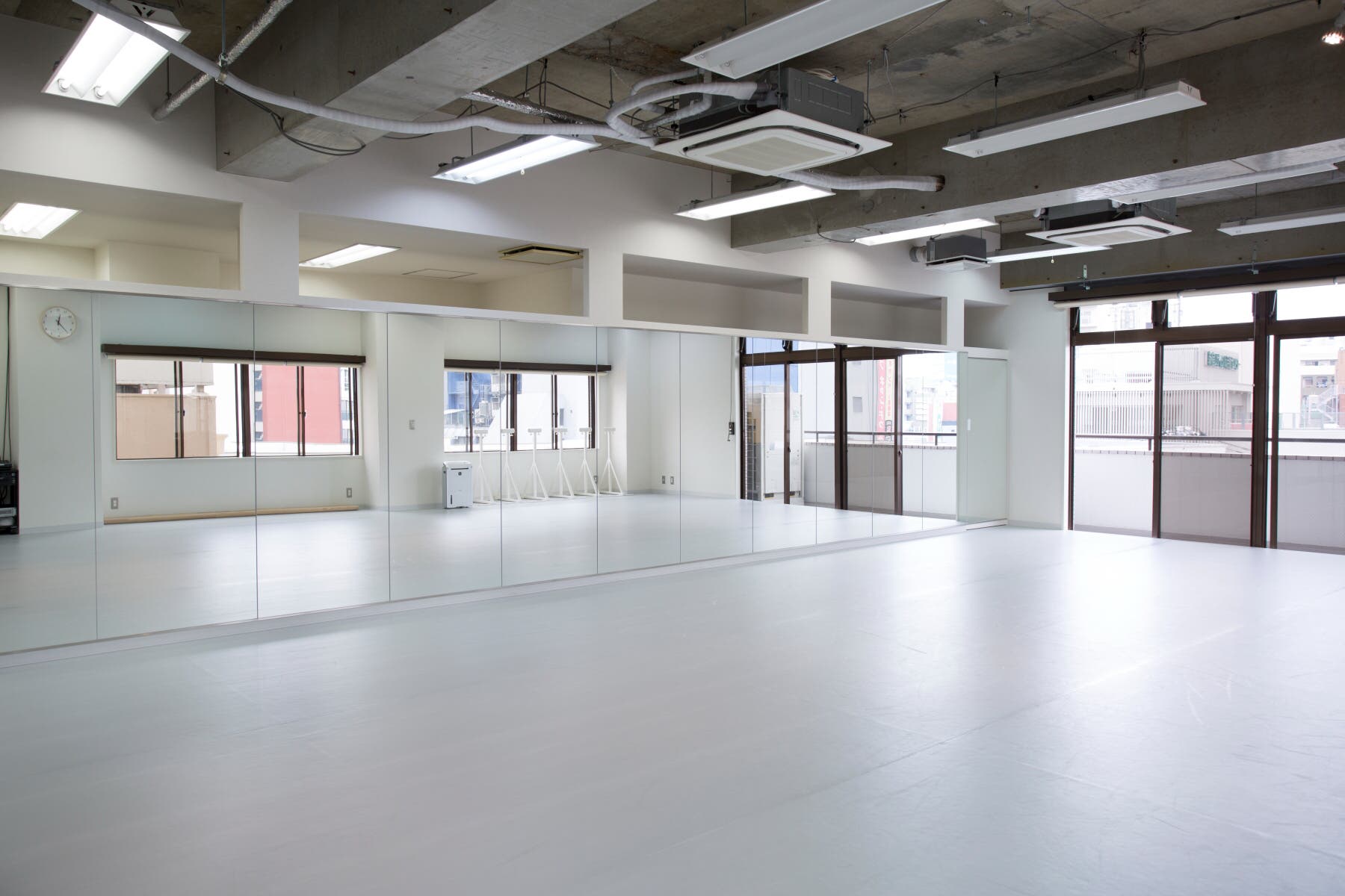 【JR高田馬場駅ホームから見える☆戸山口改札すぐ！】高田馬場 STUDIO uncoeur /床がとにかく柔らかく体にやさしいの写真2