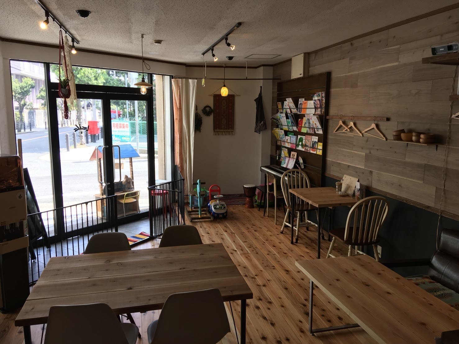 【大阪・玉造 上本町から徒歩10分】お洒落なカフェスペース。格安でママ会やイベント開催が可能！子連れにやさしい作りになってます！の写真7