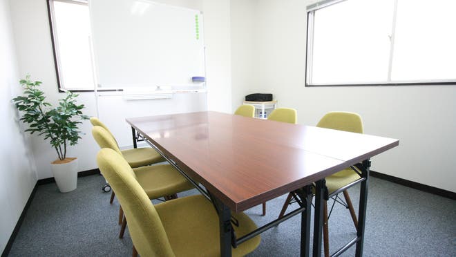 🎯心斎橋駅徒歩1分🎯ネットが速くなりました📣維持管理費無料🌈8人収容🌈24時間営業🌈◆お気軽会議室心斎橋sol◆の写真1