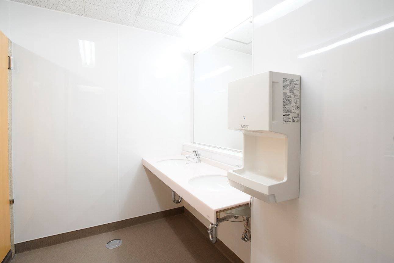 100名以上入ります！70～100人のセミナー・研修に最適。新橋・汐留駅から徒歩２分です。の写真8