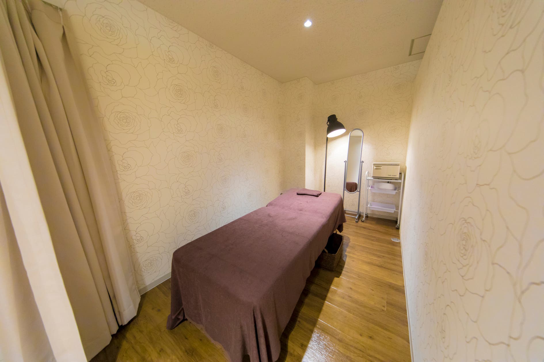 受付が常駐しているので安心してご利用いただけるエステルームです。の写真1