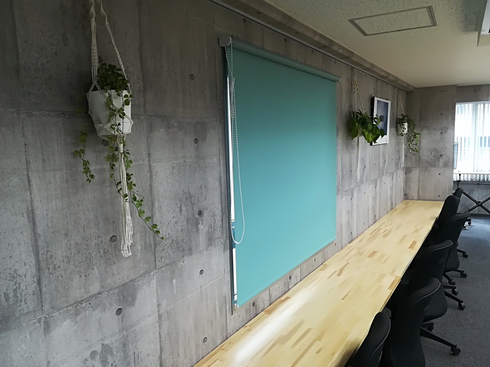 Web会議や大型スクリーンで映画鑑賞も…多様に使えるレンタルスペース　demokuraの写真16