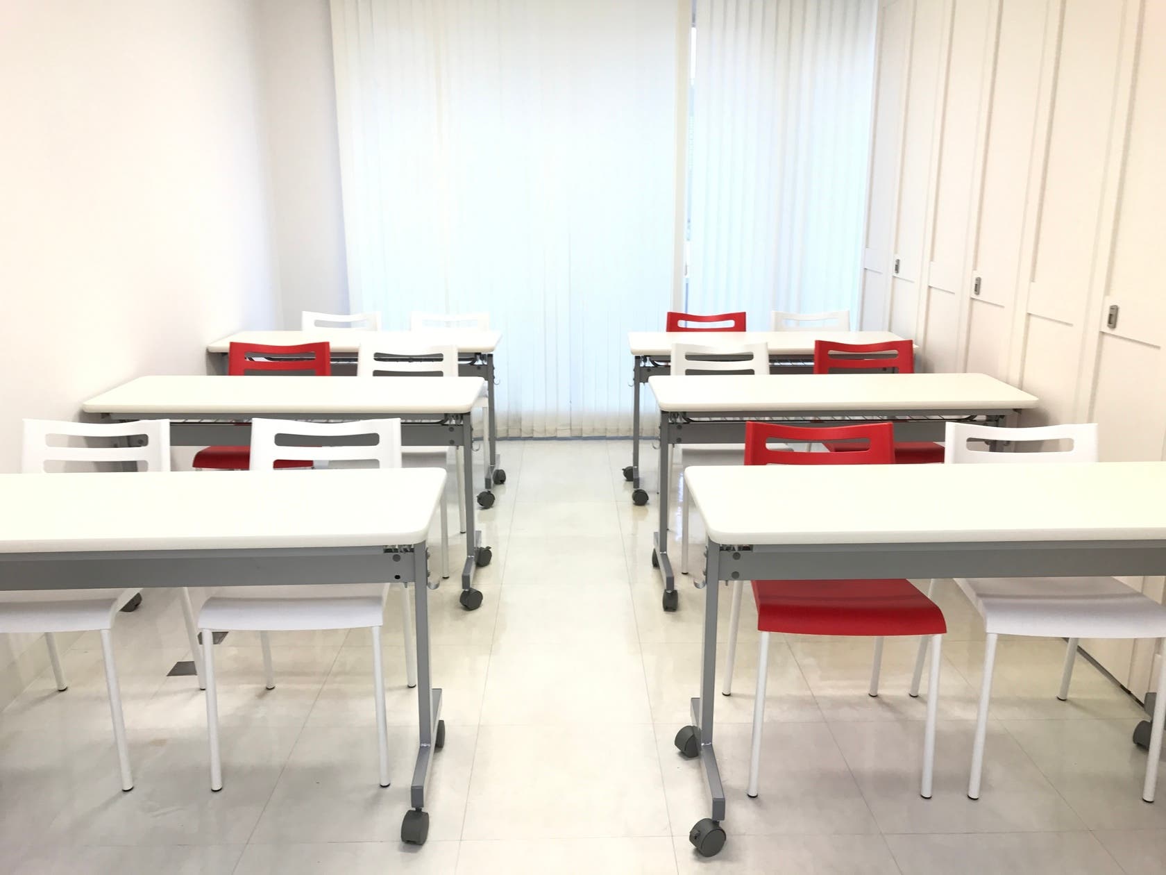 【渋谷】大ルーム ~白を基調としたおしゃれな会議室~【渋谷駅徒歩6分】の写真4