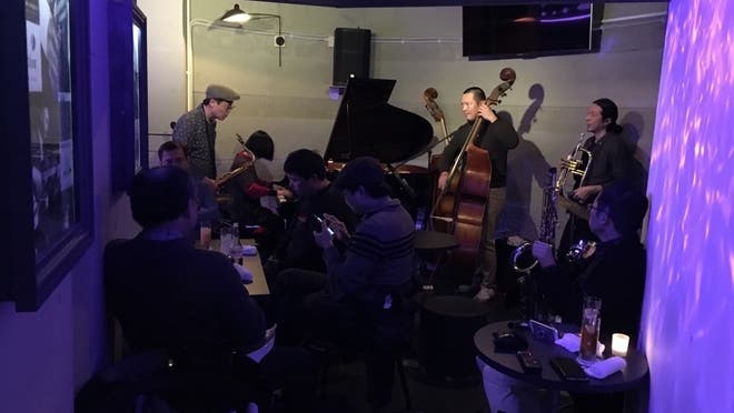 赤坂駅徒歩5分。グランドピアノ、DJ、TVなどの設備充実!オシャレなインテリアのミュージックバー。の写真15