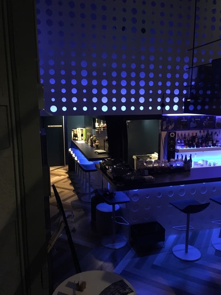 赤坂駅徒歩５分。グランドピアノ、DJ、TVなどの設備充実！オシャレなインテリアのミュージックバー。の写真20