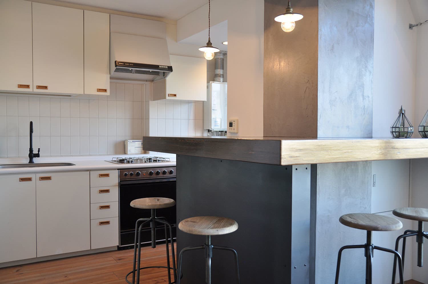 大きな窓と屋上テラスのソファーからのロケーションは最高！！スカイツリーが一望。隅田川に面した隠れ家的なプライベート空間です。の写真12