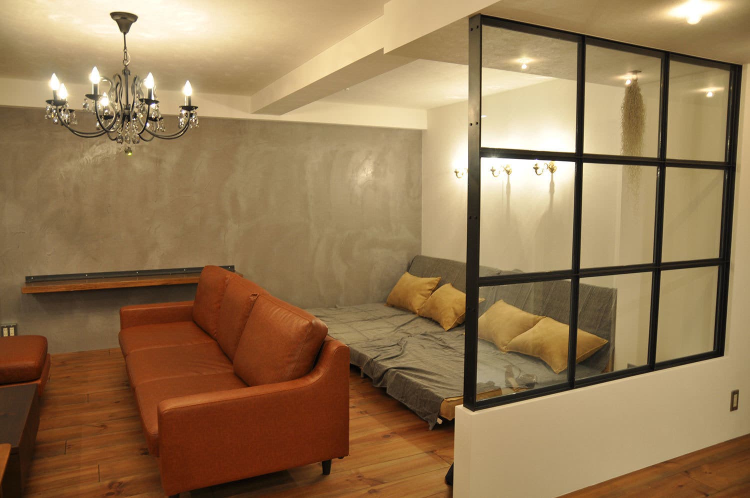 大きな窓と屋上テラスのソファーからのロケーションは最高！！スカイツリーが一望。隅田川に面した隠れ家的なプライベート空間です。の写真5