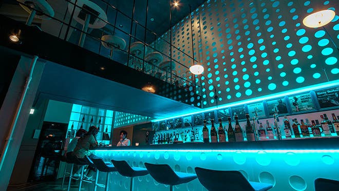 赤坂駅徒歩5分。グランドピアノ、DJ、TVなどの設備充実!オシャレなインテリアのミュージックバー。の写真1