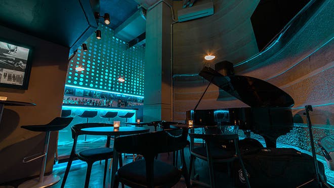 赤坂駅徒歩5分。グランドピアノ、DJ、TVなどの設備充実!オシャレなインテリアのミュージックバー。の写真4