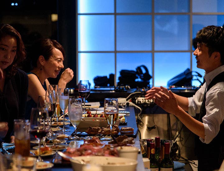 赤坂駅徒歩５分。グランドピアノ、DJ、TVなどの設備充実！オシャレなインテリアのミュージックバー。の写真5