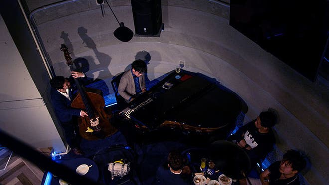 赤坂駅徒歩5分。グランドピアノ、DJ、TVなどの設備充実!オシャレなインテリアのミュージックバー。の写真6