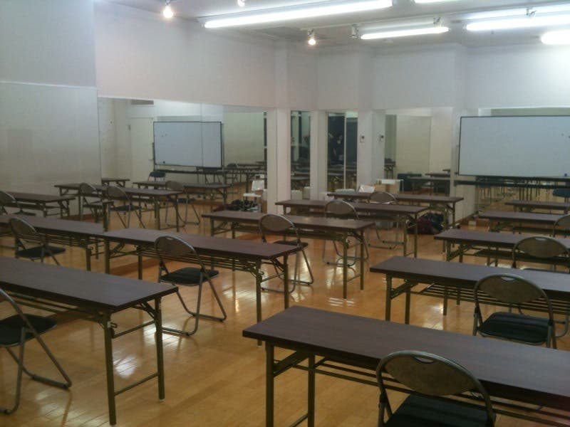 【吉祥寺駅徒歩5分】2面鏡天井高3m横幅10m！フローリング、30人までのくらいまでのダンス、WS、イベント、パーティ等にの写真7