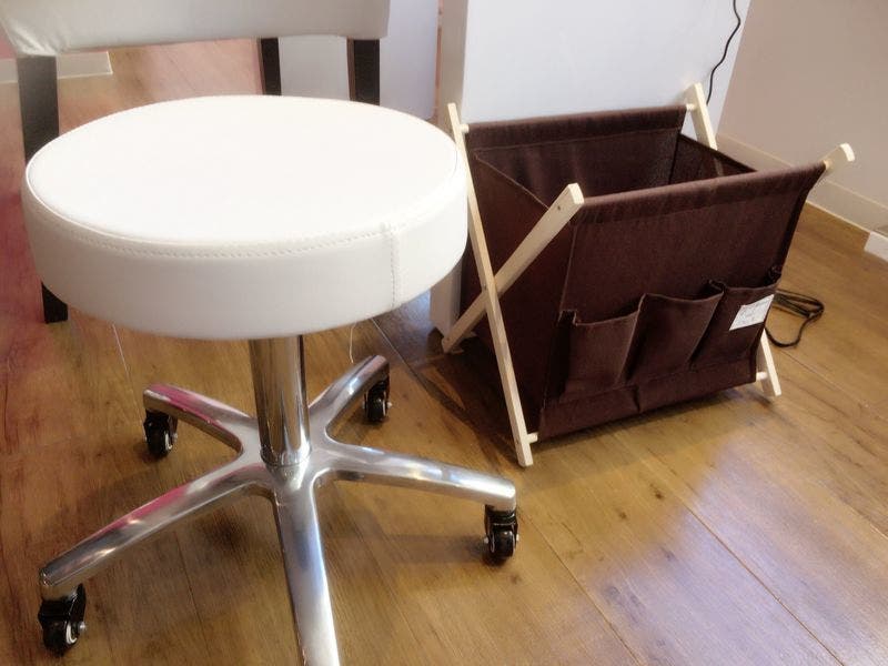 入口に受付が常駐しているので安心してご利用いただけるネイルスペースです。の写真2